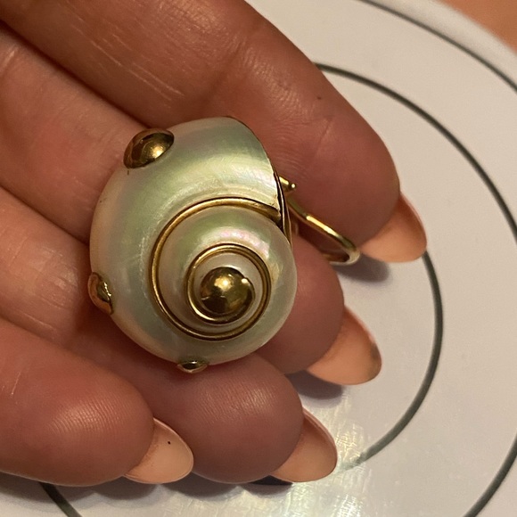 Maz | Jewelry | One Maz Conch Shell Earring In 4k | Poshmark